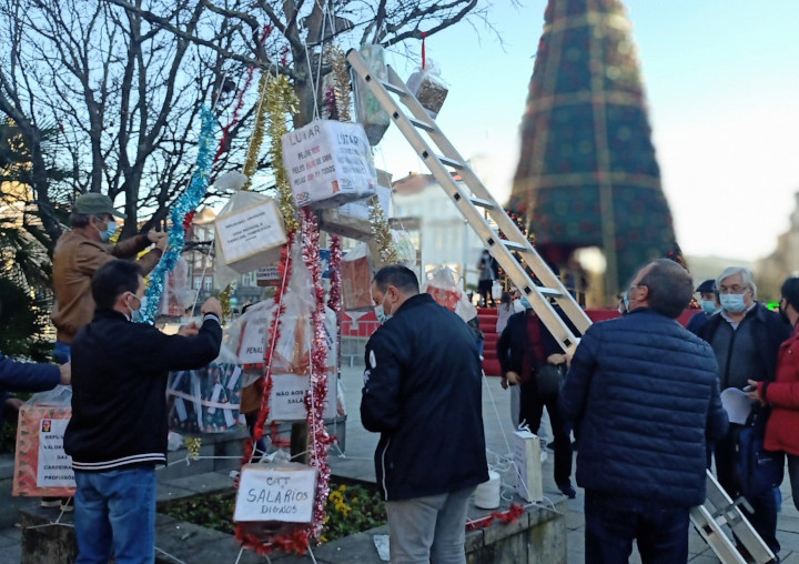 Braga: Colocação do Pinheiro de Natal dos Trabalhadores - CGTP-IN